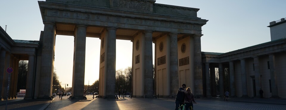 A Couple Shoot A Selfie At The Brandenburg Gate One Of The City s Main a-couple-shoot-a-selfie-at-the-brandenburg-gate-one-of-the-city-s-main